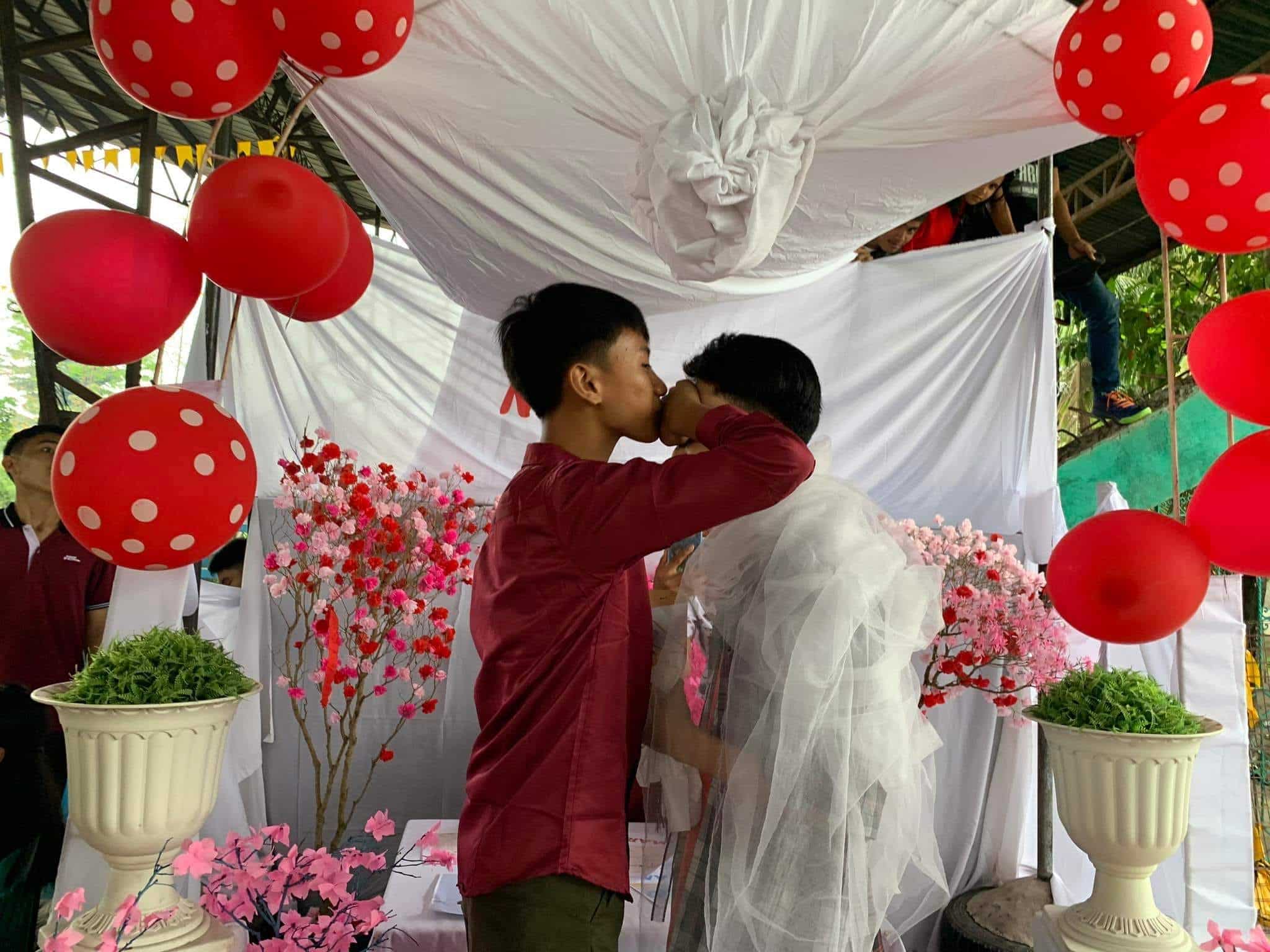 Wedding booth ng isang paaralan nitong Valentine's day, nakaagaw ng ...