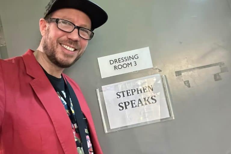 International singer Stephen Speaks, inamin na sinuhulan ng 'selfie ...