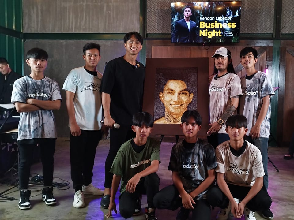 Rendon Labador, sinubukan ibenta ang 'motivational art' na ginawa ng ...