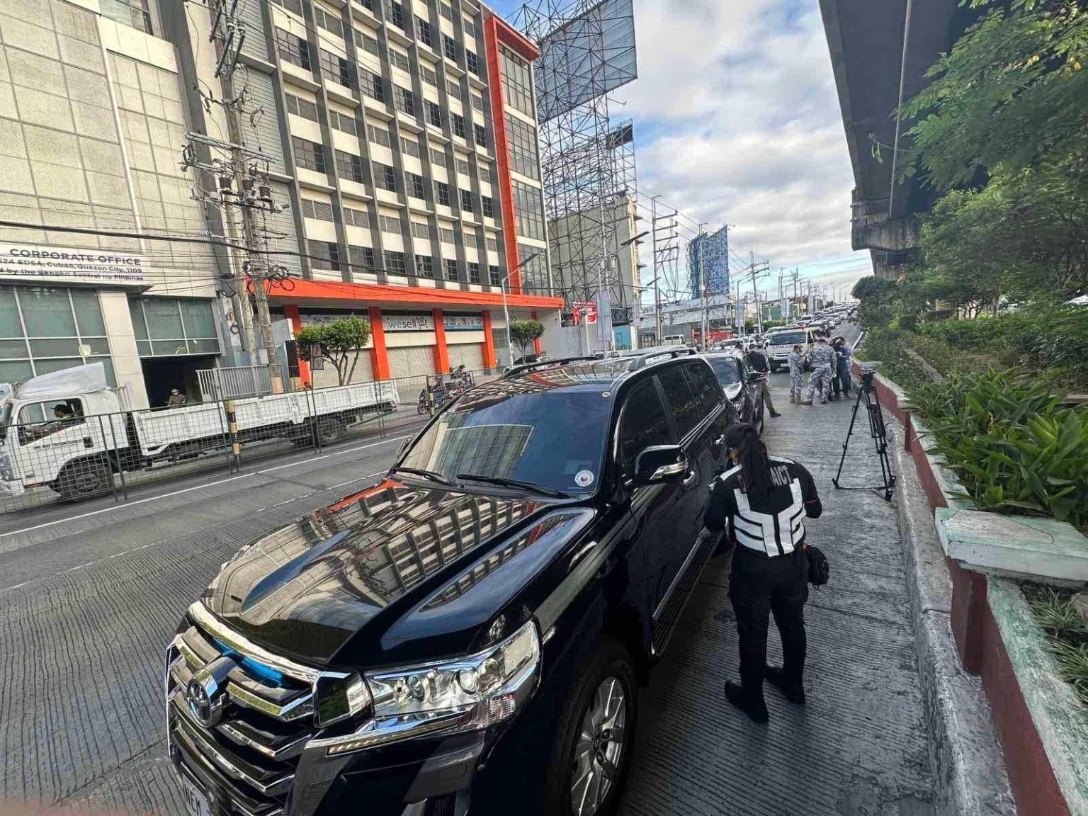 Convoy of Sen. Raffy Tulfo's son, Rep. Ralph Tulfo flagged for using the bus lane